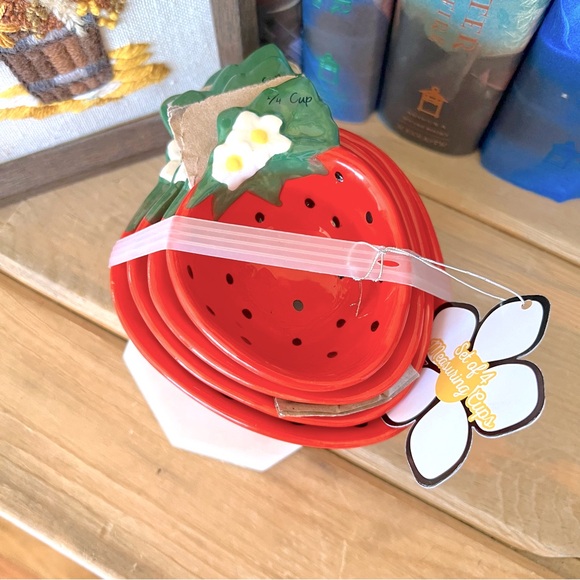 Kitchen | New Set Of Four Glass Strawberry Measuring Cups | Poshmark